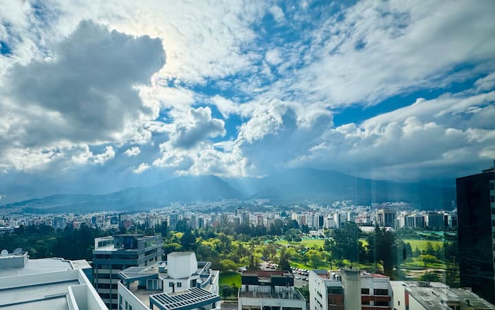 Lux Airbnb With View, Wifi, Jacuzzi, Luxury - Quito