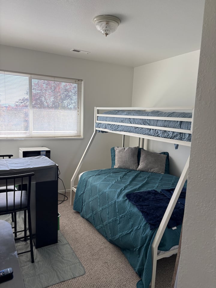 Cozy Private Room In Condo W Private Amenities! - West Jordan, UT