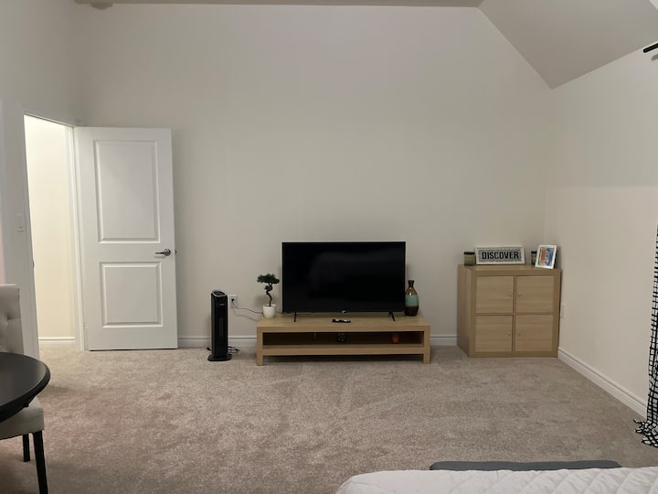 Immaculate Private Room With Separate Entrance - Ajax