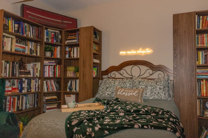 Bed And Books In The Burg! - Lynchburg, VA