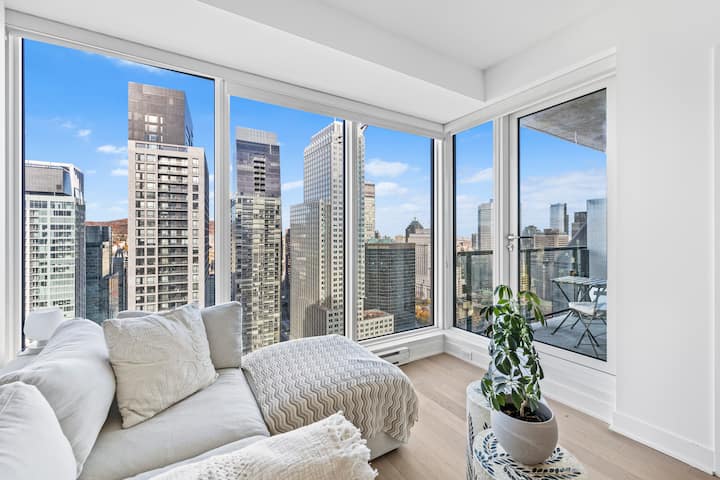 Magical Views | 5 Mins To All | 1 Bdrm + Office - Montréal
