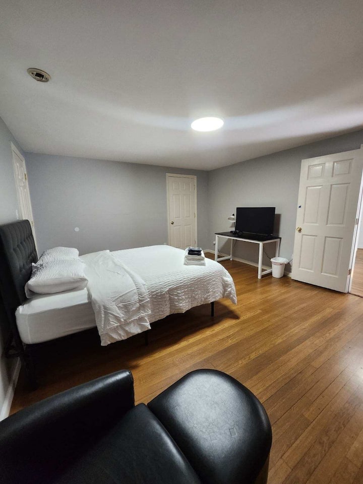 2l 2bdrm Apt Nyc Suburbs - Hollis Hills - Queens NY