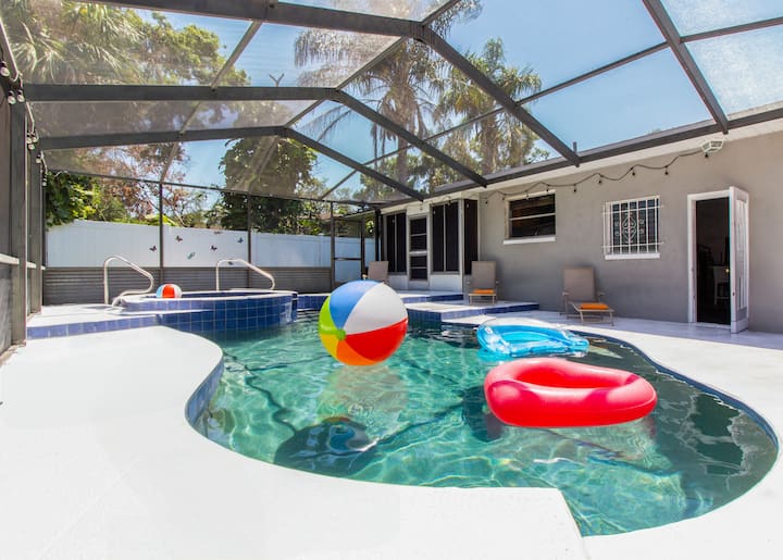 Coastal Bliss • Heated Salt Pool • 3 Mi From Beach - Clearwater, FL