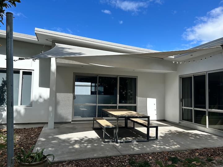 Modern Hideaway - Napier