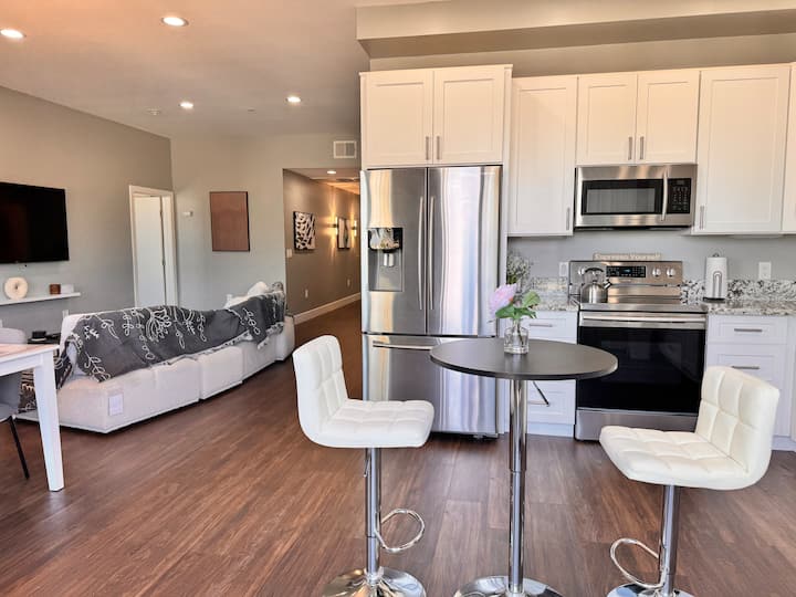 Modern 2br Great View - San Diego, CA