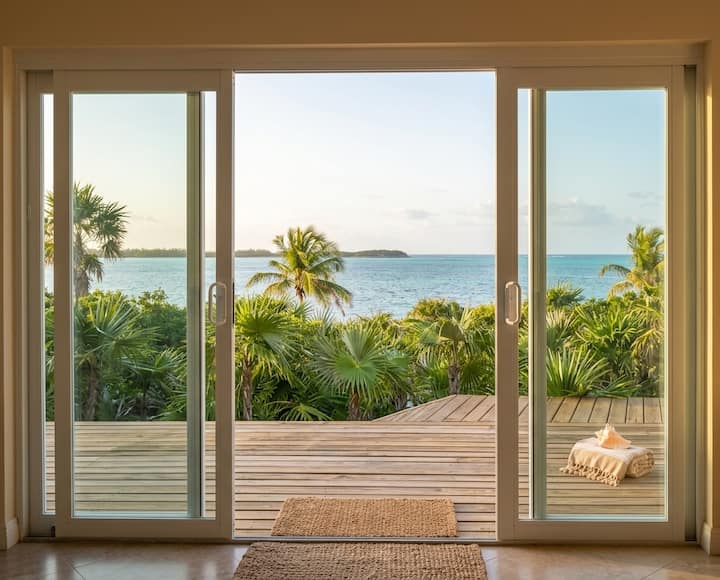 Wonderful Winding Bay - The Bahamas