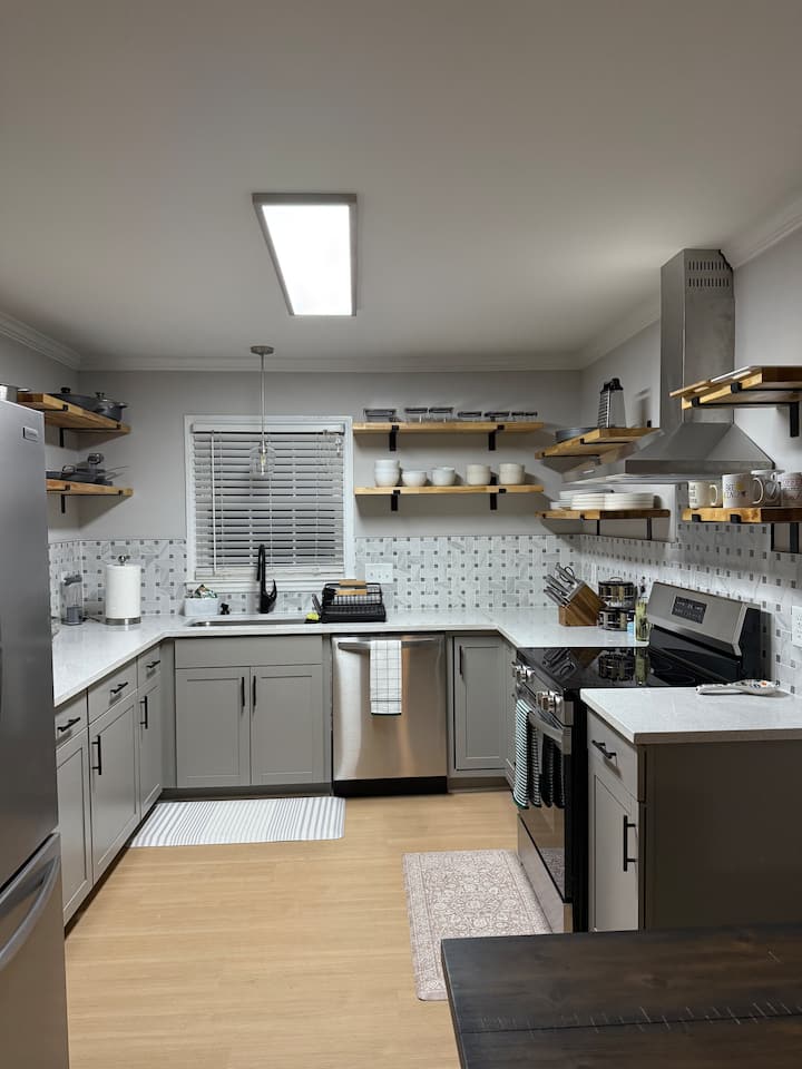 Jamestown Hpu Furniture Market - Randleman Lake, NC