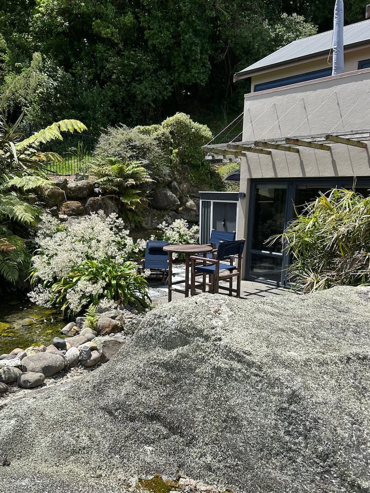 Private Perfection - Falling Water Luxury Retreat - Rotorua