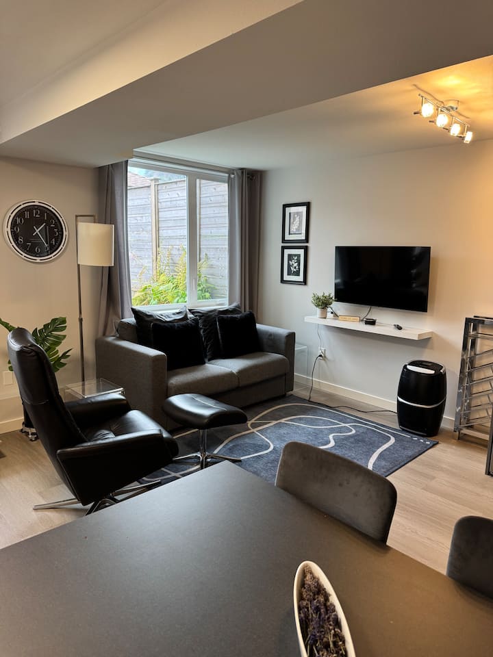 New Garden Suite - West Van Horseshoe Bay - Bowen Island