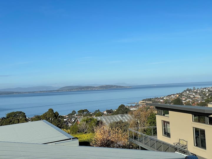 Large Home With Stunning Views
Sleeps 8 - Hobart