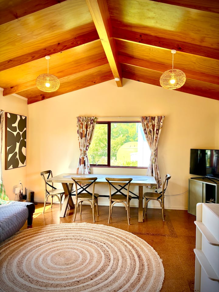 Spacious One Bedroom Guesthouse Close To Town - Tākaka