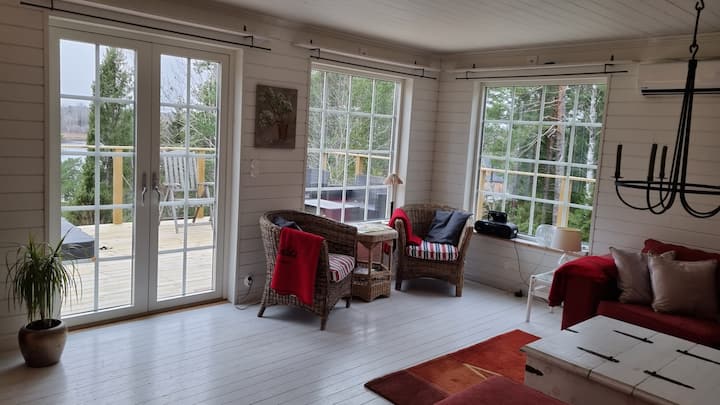 Cozy Cottage With Lake View - Schweden