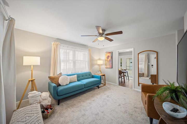 Kansas City Quiet Cottage - Shawnee, KS