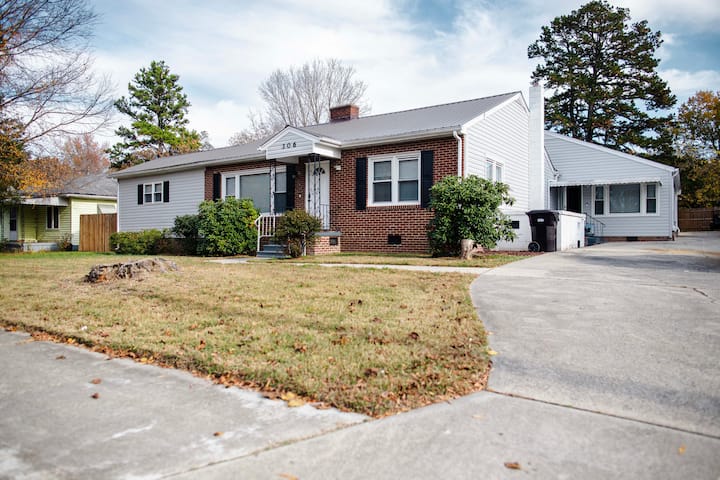 Large Newly Renovated Home - High Point, NC