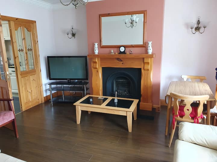 Cosy 2 Bedroom House - Knock