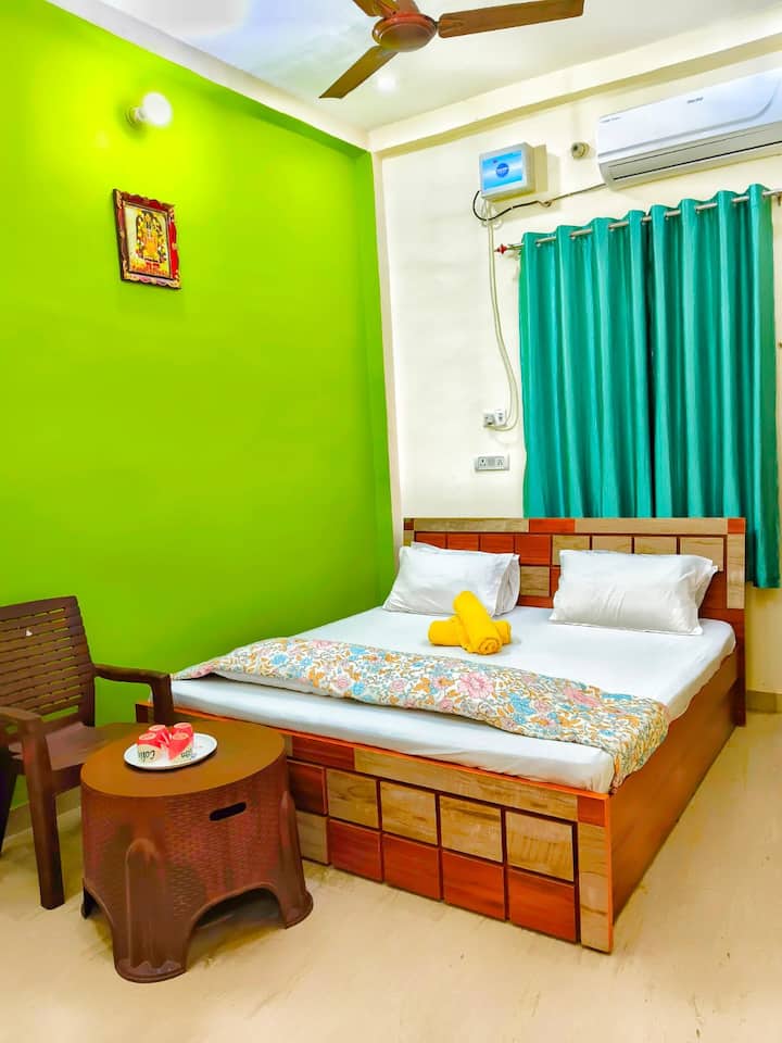 Om Homestay 3bhk Ground Floor - Ayodhya