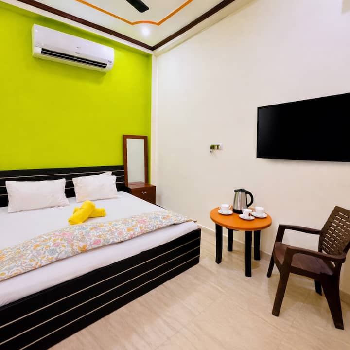 Om Homestay 3bhk Ground Floor - Faizabad