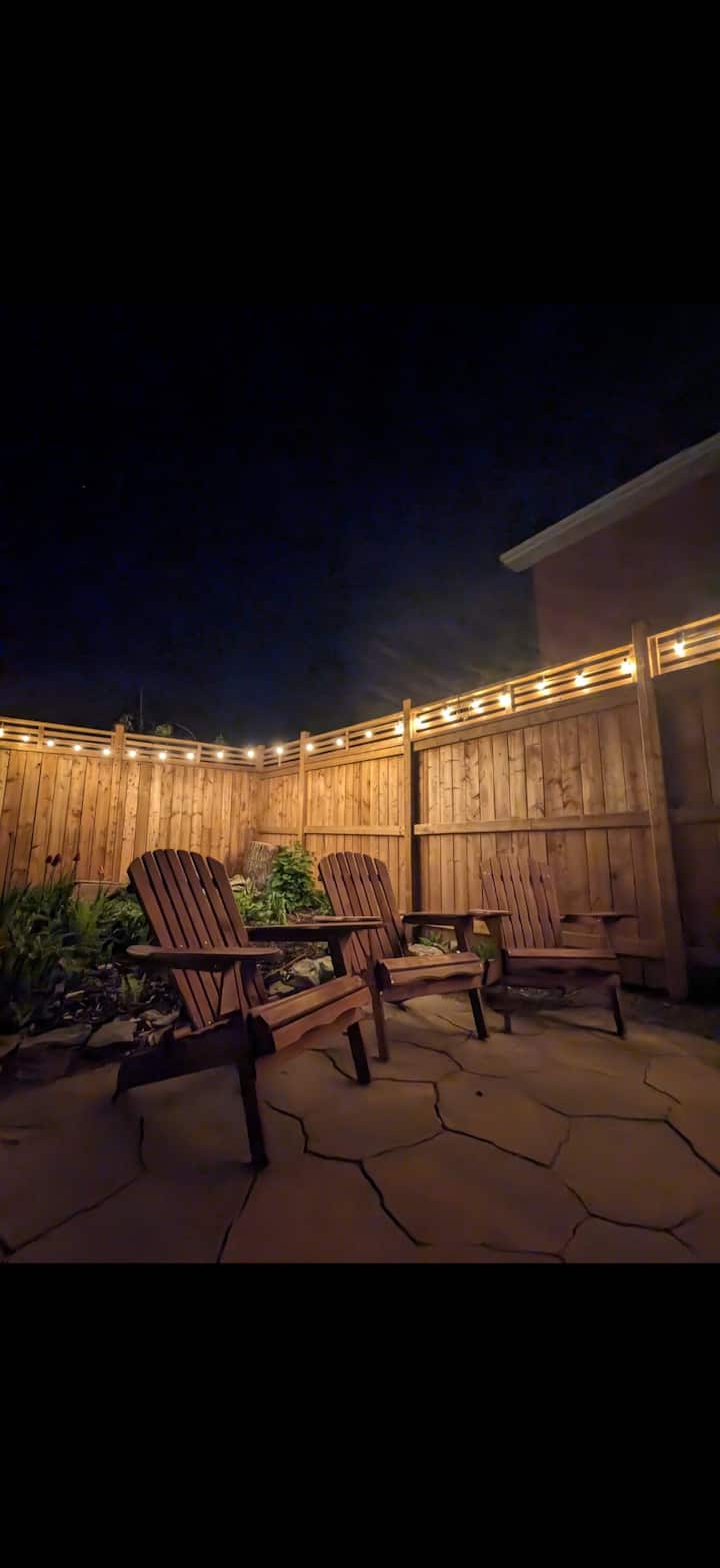The Blue House: A Cozy Downtown Getaway W/parking - Kingston, Canadá