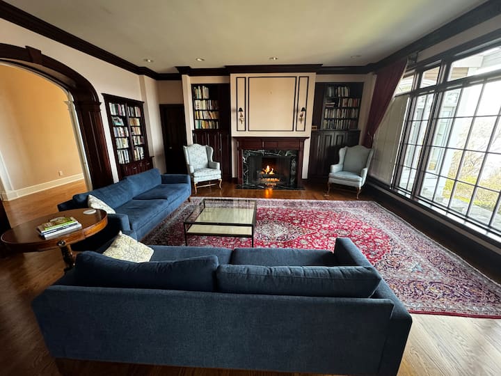 Cayuga Room - King Bed With Private Bath - Ithaca, NY