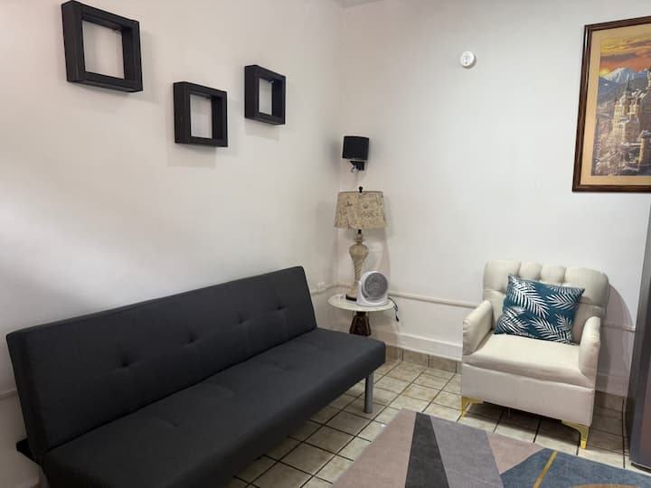 Loft Minimalista En Zona Tec Con Estacionamiento - Monterrey