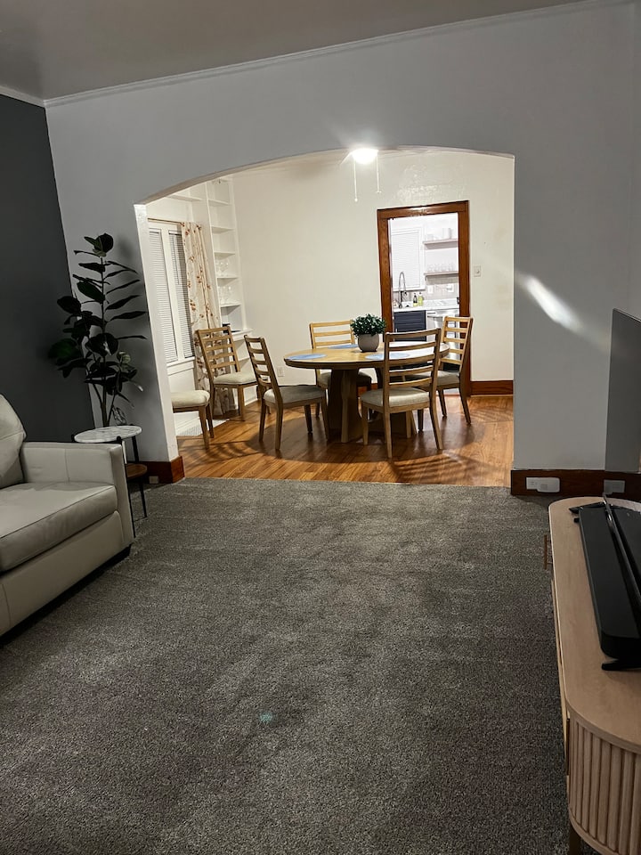 Charming Bungalow By The Dome - 사우스벤드