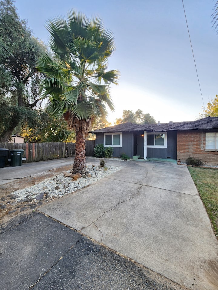 Serene 2-bedroom Home W/ Pool In Carmichael - Rancho Cordova, CA