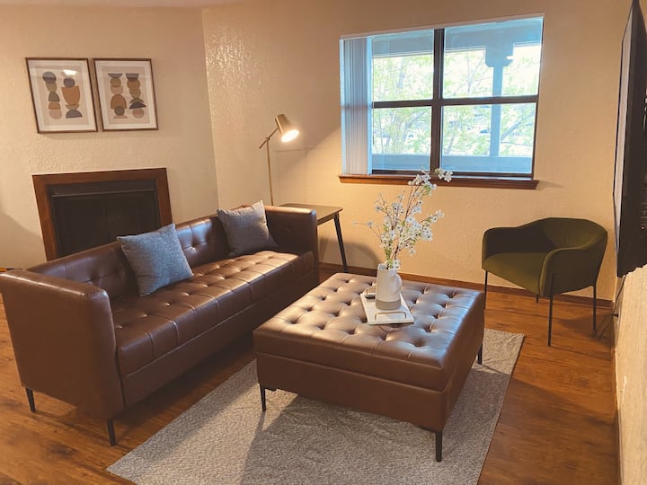 Mid-century Urban Retreat 5 Min From Lake W/d - Oklahoma City, OK