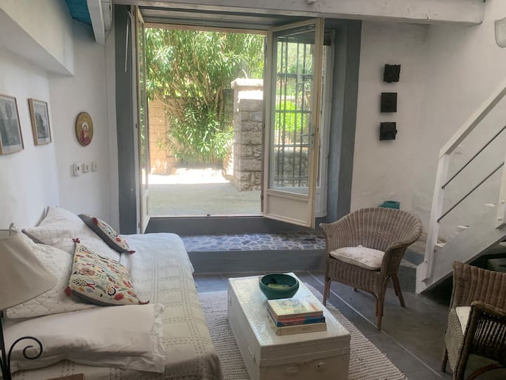 Studio Loft Type House In Gorgeous Tranquil Lane. - Lorgues