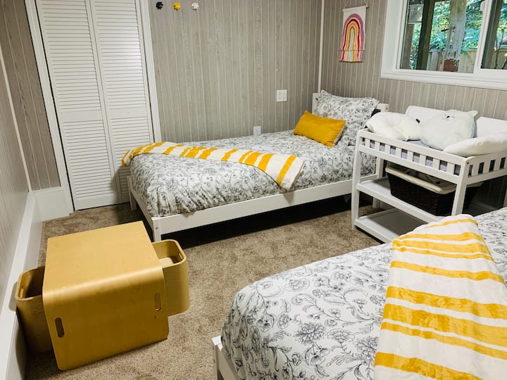 Cozy House In Kirkland - Mountlake Terrace, WA