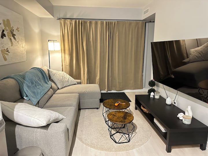 Clean And Bright 2 Bed W/parking & Gym - Ontario Place