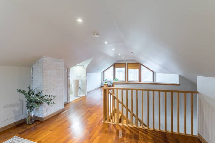Charming Loft - Peterborough