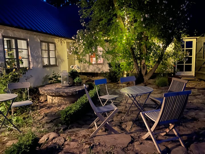 Fridfull Vitputsad Skånelänga - Tomelilla