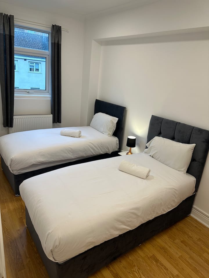 (Room A2) Euston Station New Apartment - Bloomsbury