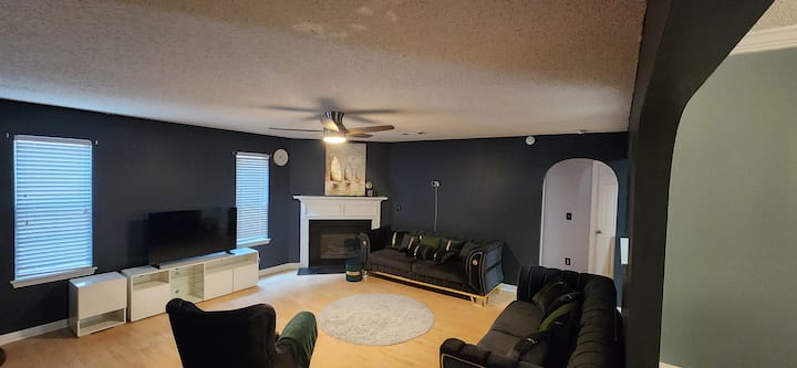 Spacious Family Getaway! - Riverdale, GA