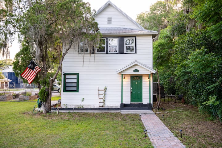 Apartment In Historic Lake Helen - DeLand, FL