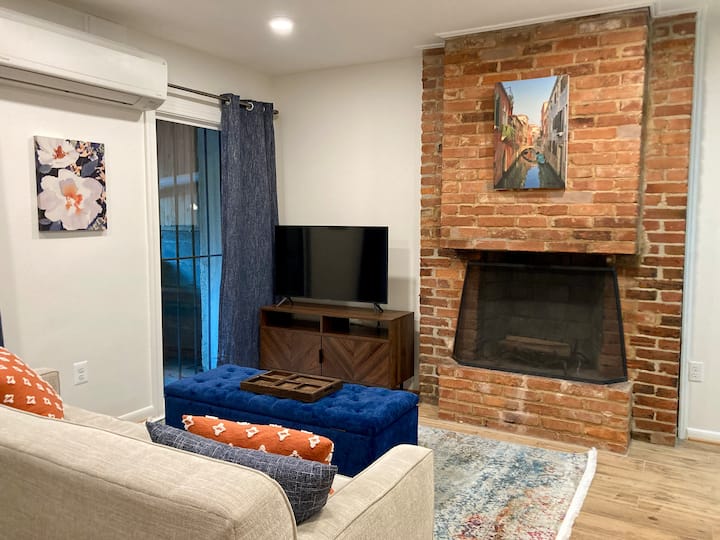 Historic Logan 1 Bedroom Kitchen Living Room - Washington, D.C., DC