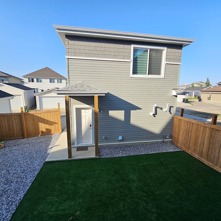 1br Above Ground Garden Suite + Private Parking - Edmonton