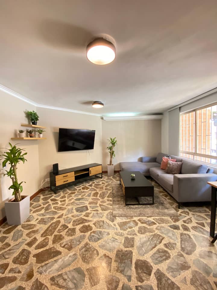 Spacious And Stylish Apartment Laureles - Medellín