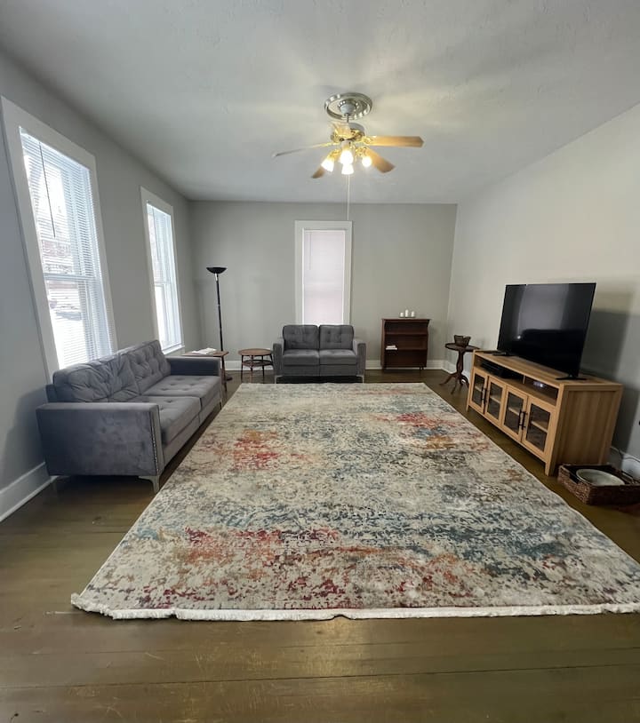 3 Bed Close To Downtown & Isu - Terre Haute, IN