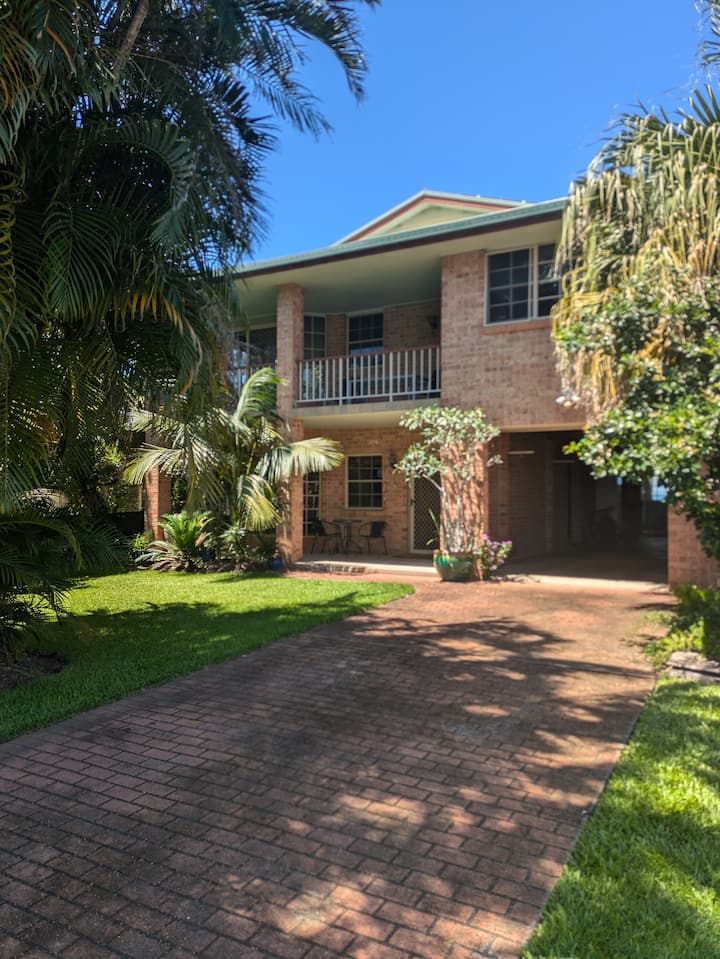 Spacious 4 Bedroom Holiday Home - Red Rock, New South Wales