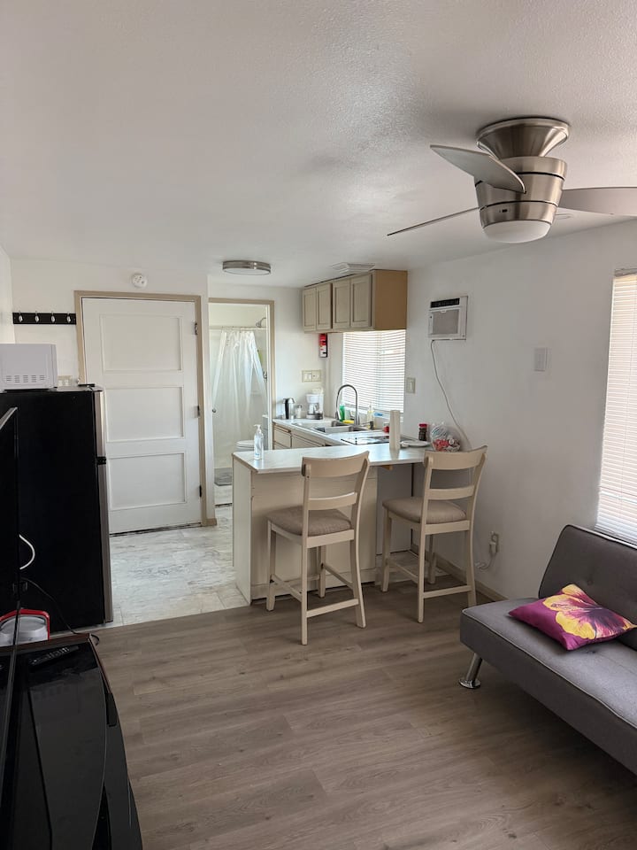 New Private Guest House Palmdale/antelope Valley - Palmdale, CA