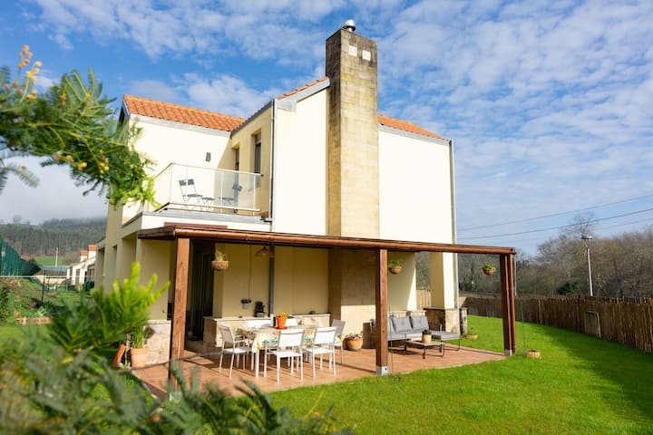 La Mimosa De Hazas,
Cantabria , Mar Y Montaña - Escalante