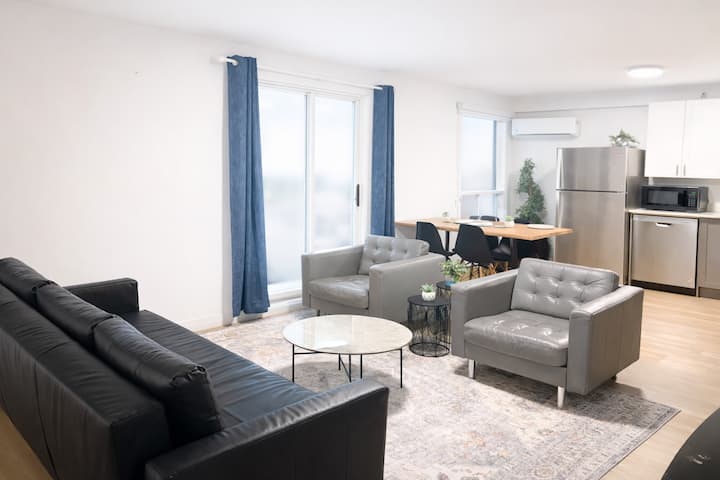 Modern Condo Sleeps 6 Near Downtown & Plateau - Montreal