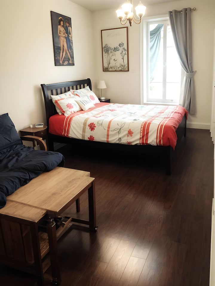 Maison Montplaisir, Room 1 - Montreal