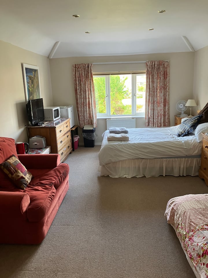 Large Comfortable Triple Room - Barton on Sea