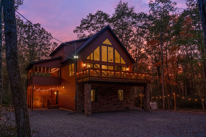 Family Retreat | Hot Tub, Games, Near Skiing - Jim Thorpe, PA