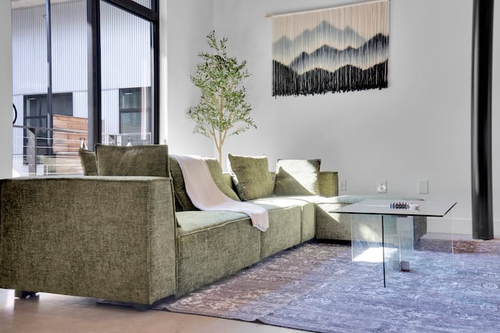 Cozy Loft Getaway | Pool & Gym | Close To Downtown - Piedmont, SC