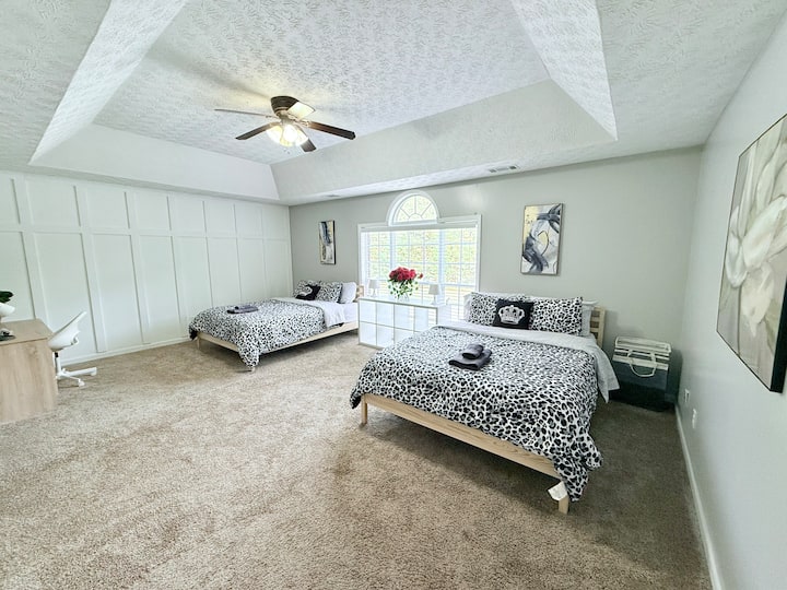 Huge Master Bedroom W/ Beautiful Private Bathroom - Buford, GA