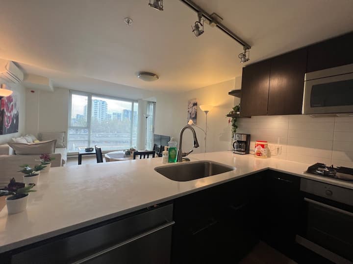 Convenient Location 1br&1bt Richmond Centre - Richmond