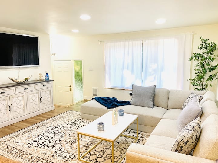 Modern & Cozy House In Kirkland - Kenmore, WA